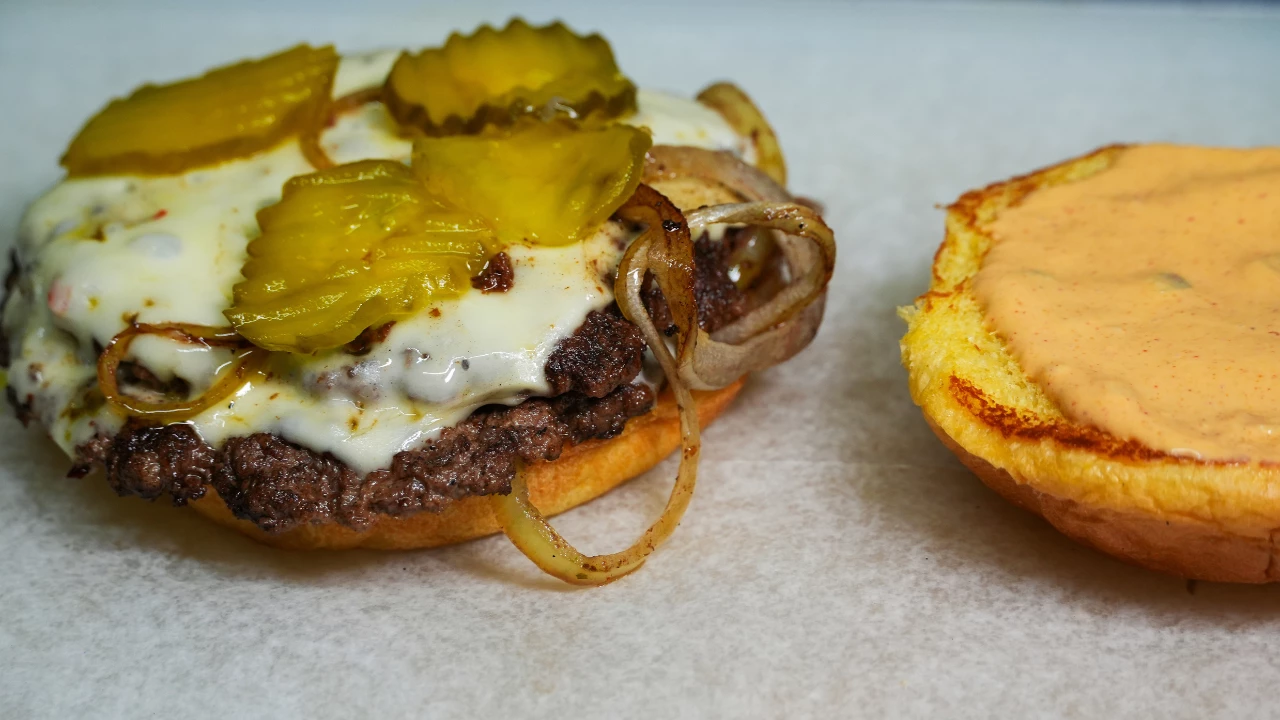 How Long to Cook a Burger on Each Side | Boss Bites' Ultimate Guide